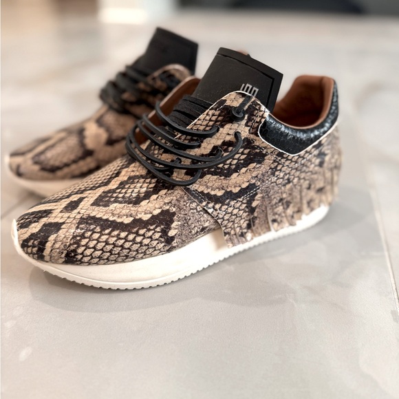 Esseutesse | Shoes | Esseutesse Leather Fringe Sneaker Nude Python 36 ...